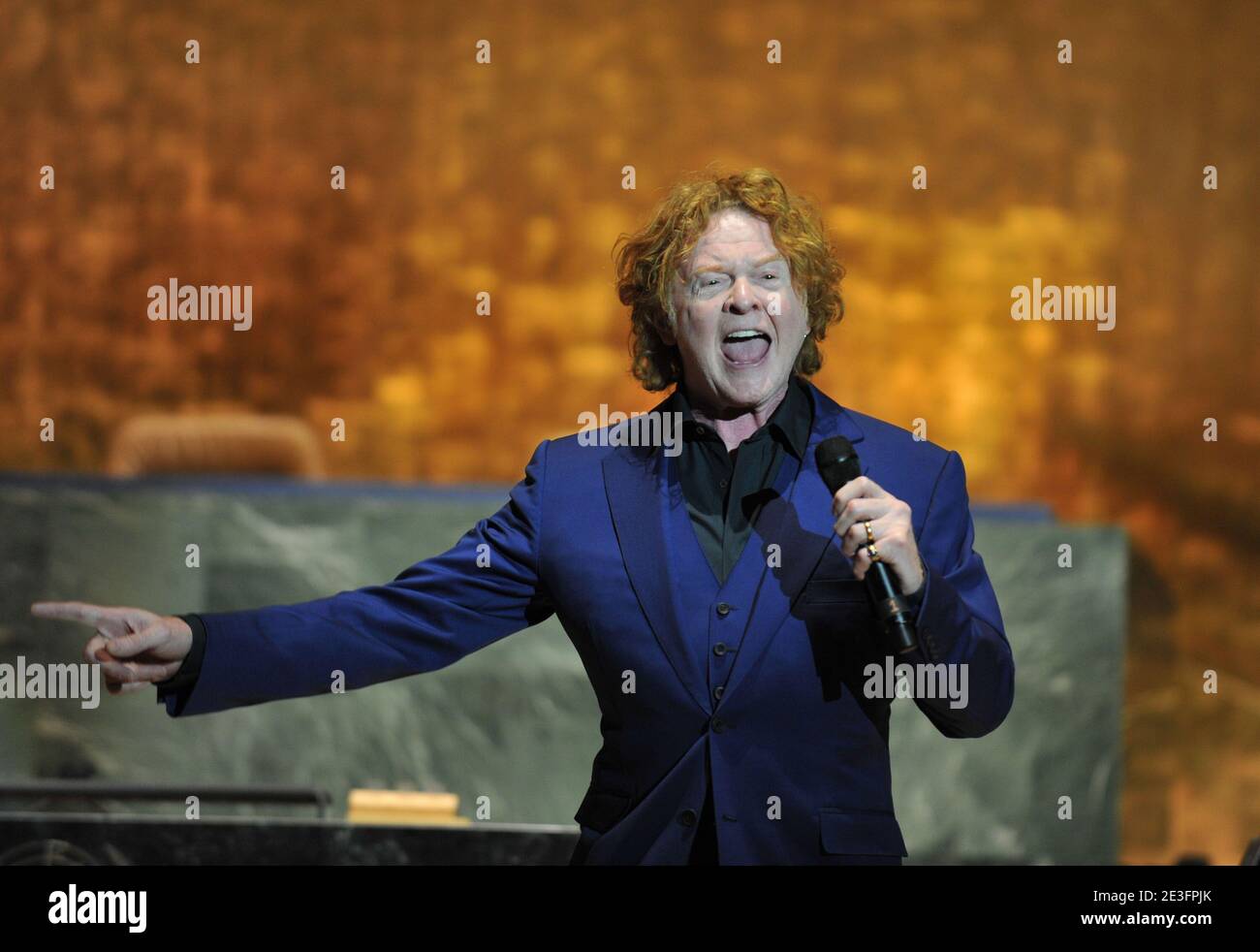 Singer Mick Hucknall of Simply Red performs at the Inaugural Millennium ...