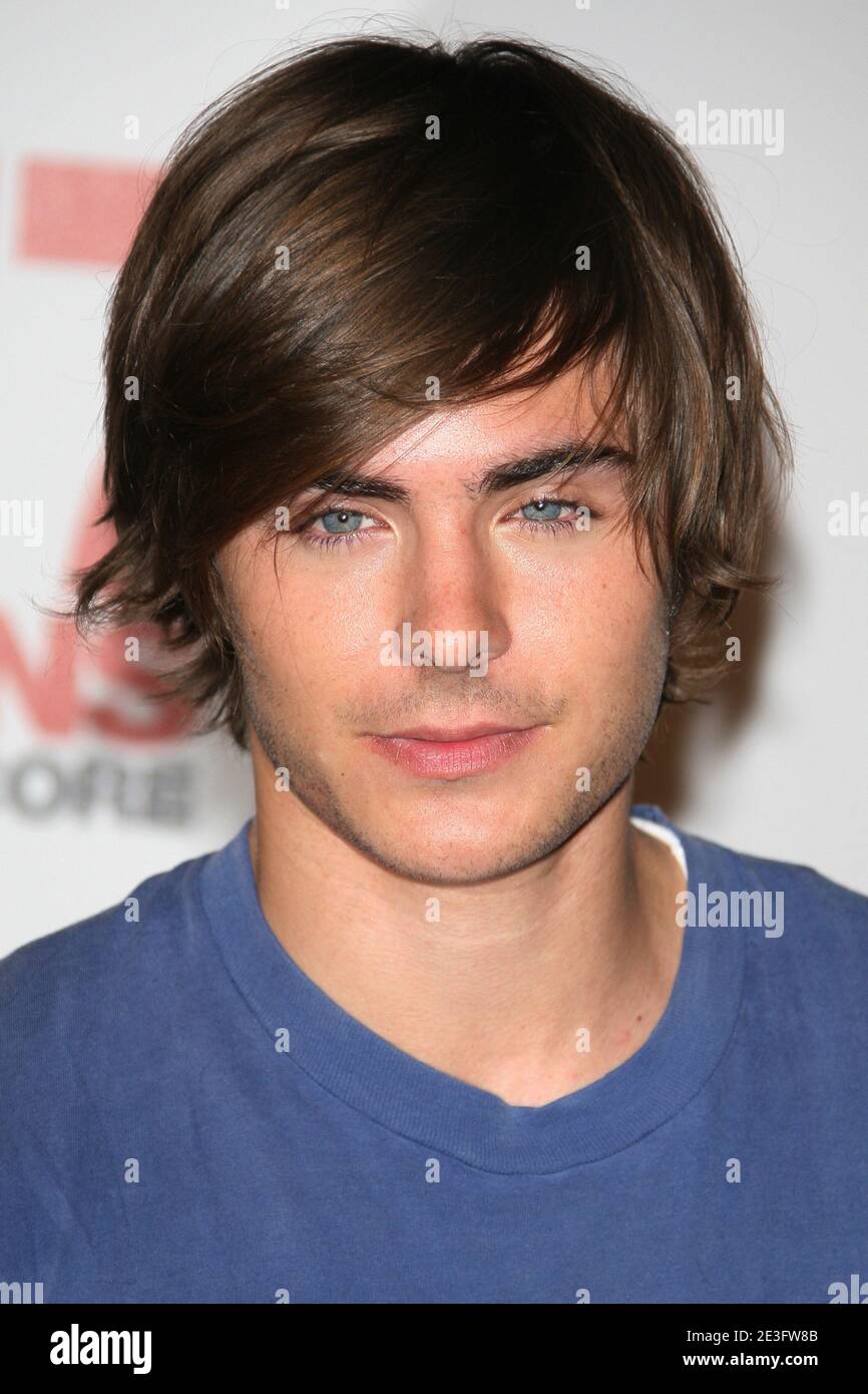 US actor Zac Efron poses for a photocall for his latest movie '17 again ...