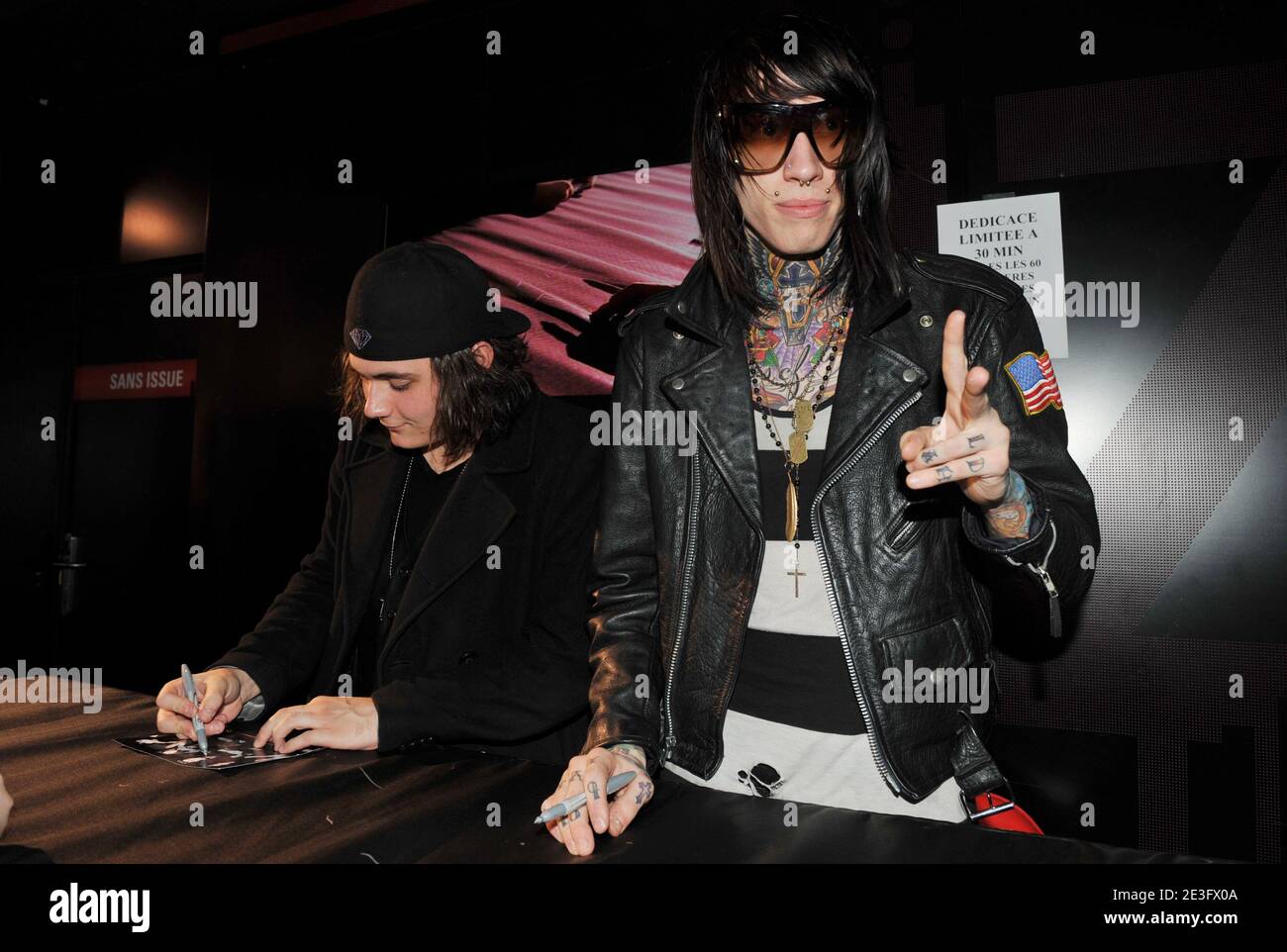 Mason Musso and Trace Cyrus from US and group Metro Station sign ...