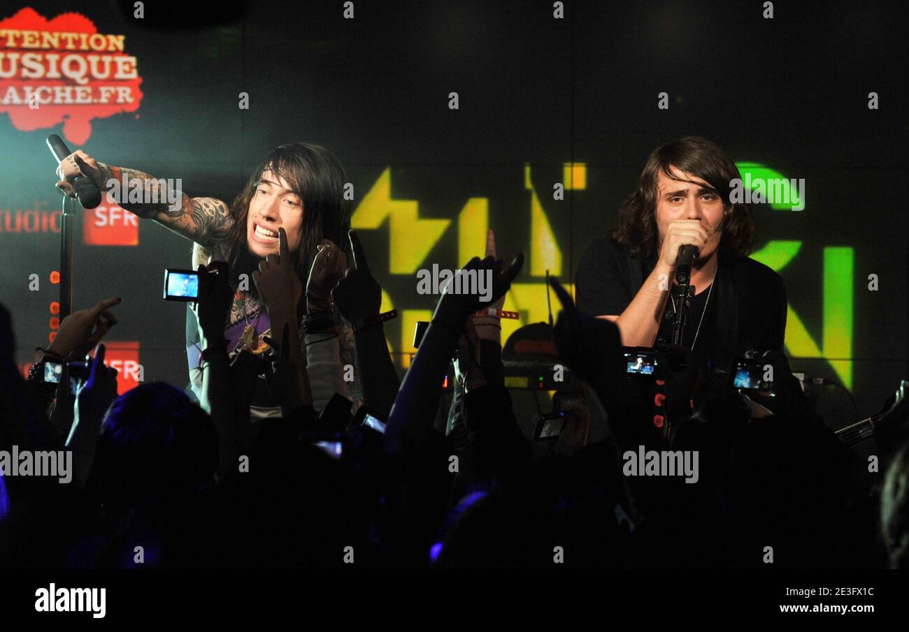 Mason Musso and Trace Cyrus from US and group Metro Station perform ...