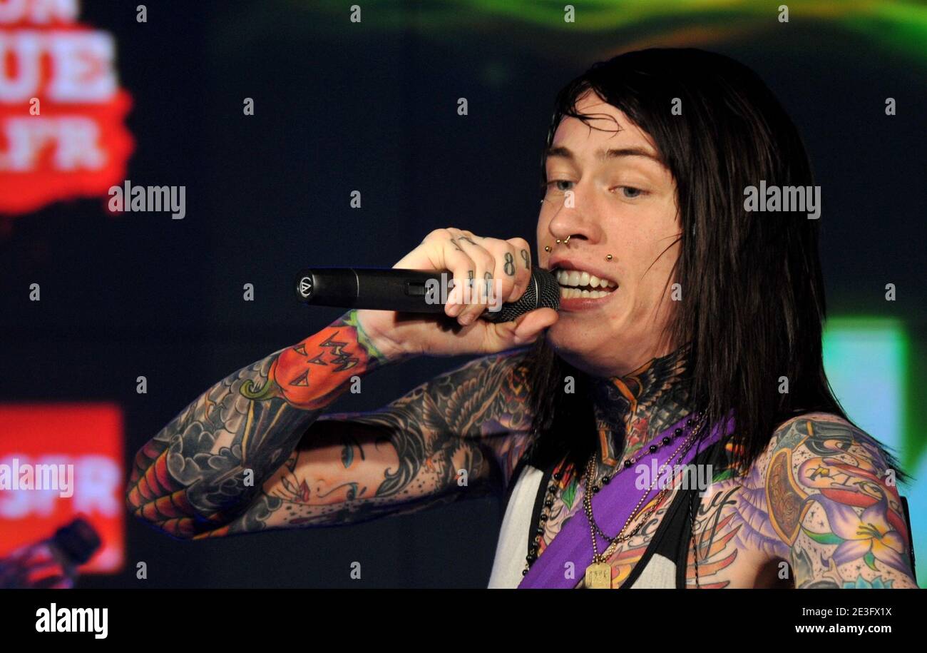 Trace Cyrus from US and group Metro Station performs live at the Show ...