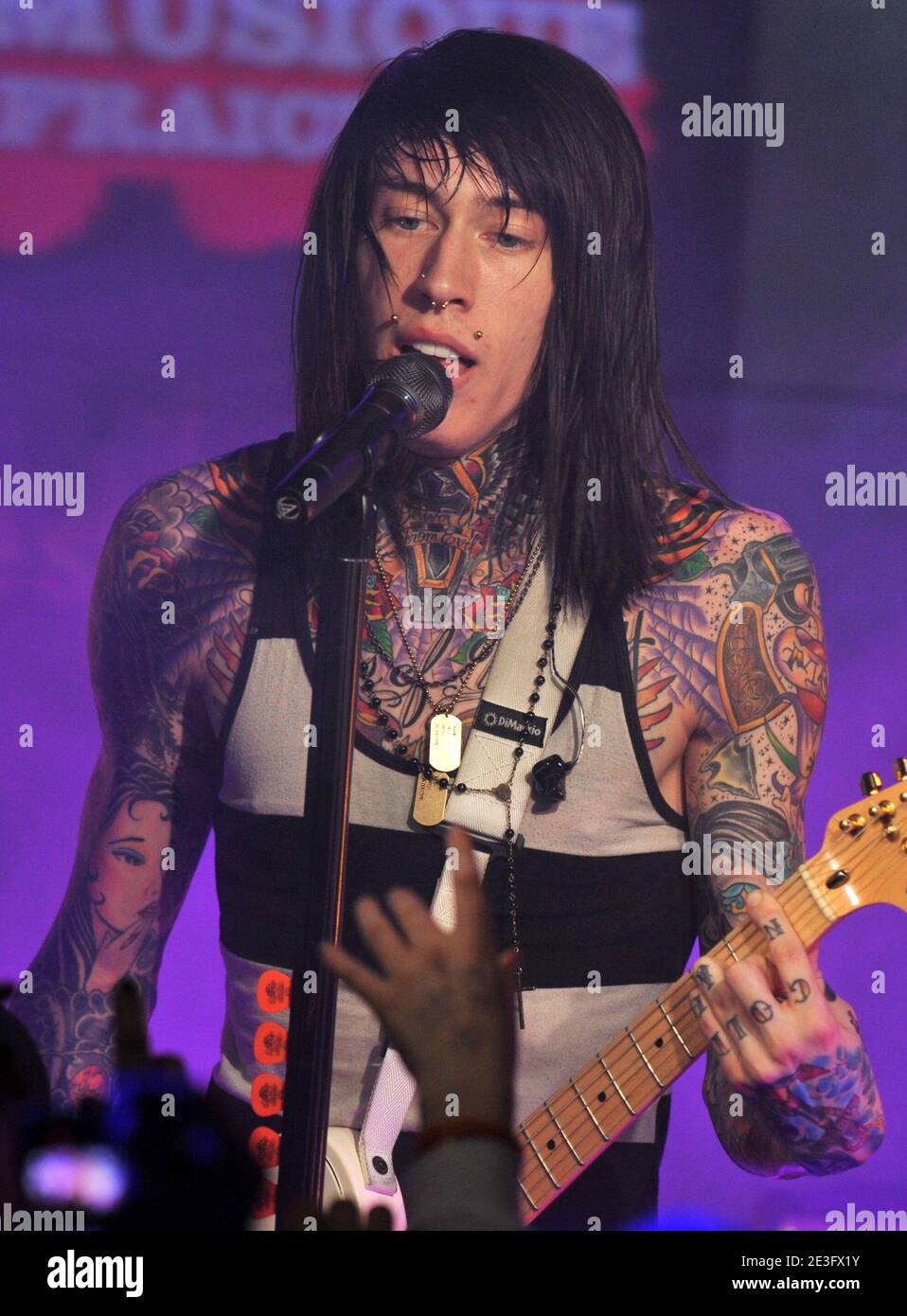 Trace cyrus hi-res stock photography and images - Alamy