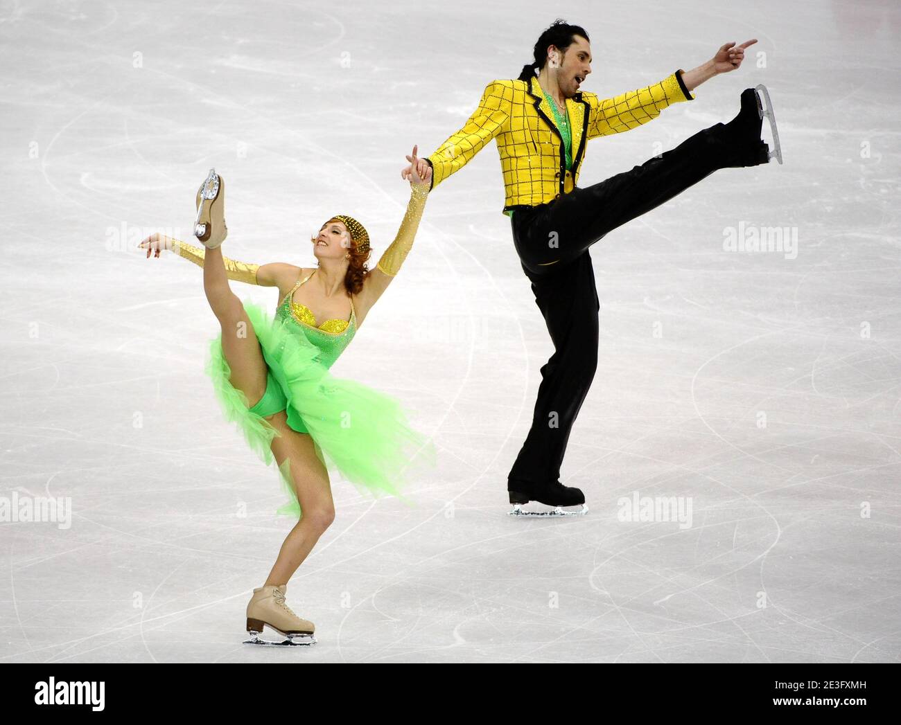 Jana Khokhlova and Sergei Novitski of Russia compete at the 2009 World ...