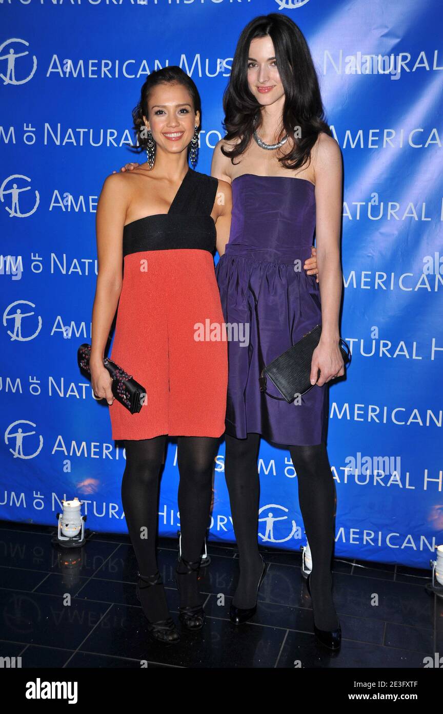 Actress Jessica Alba (L) and Zoya Loeb attend the 2009 American Museum ...