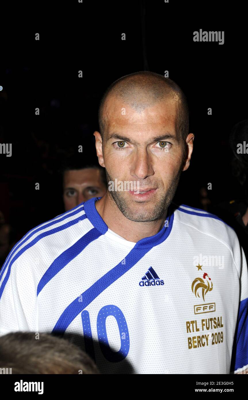 France's Zinedine Zidane during the Paris' Indoor soccer match ...