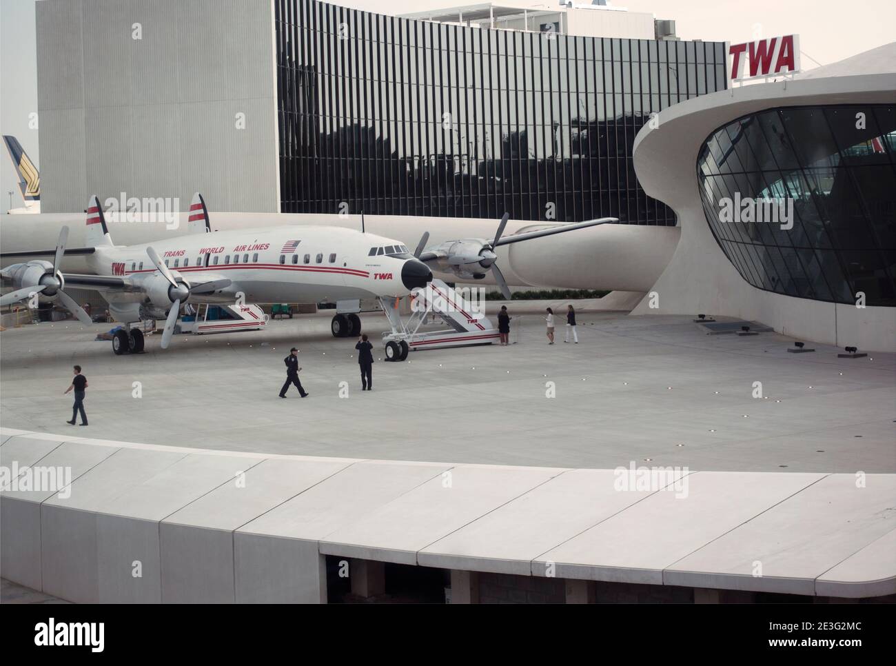 Twa plane hi-res stock photography and images - Alamy