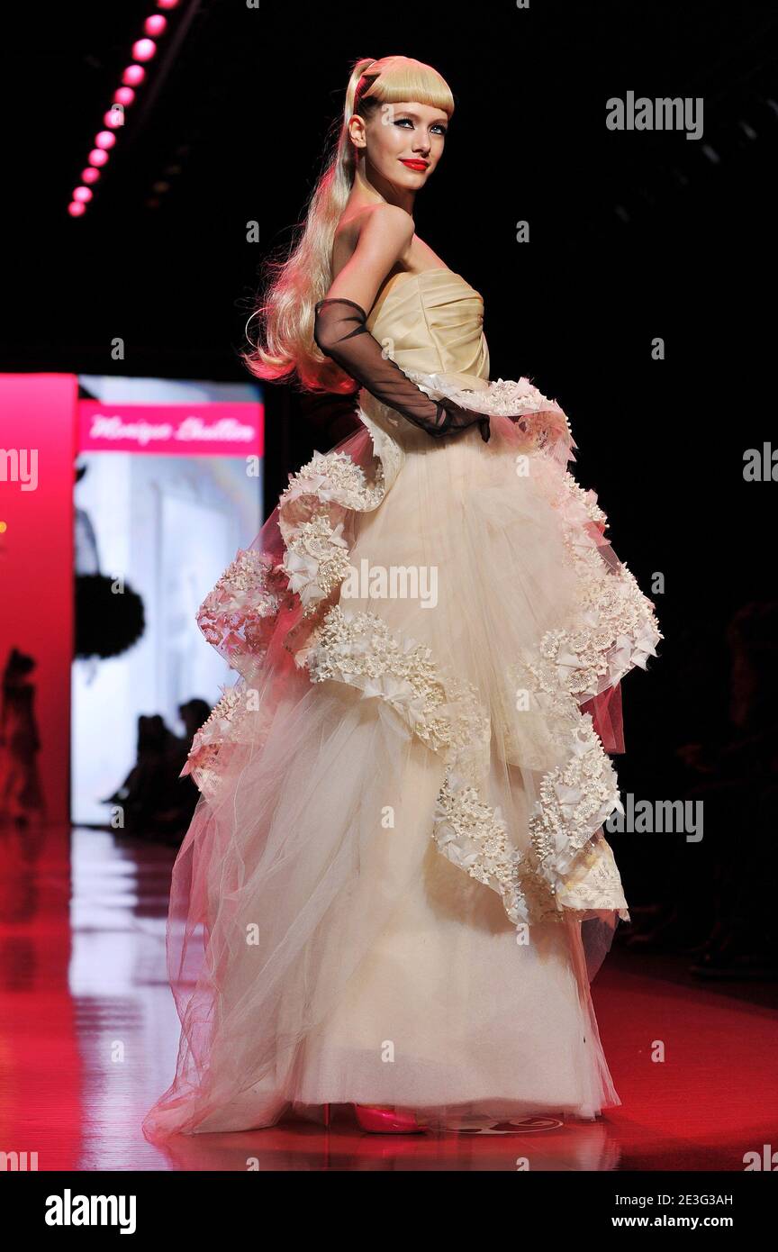 Barbie runway show hi-res stock photography and images - Alamy