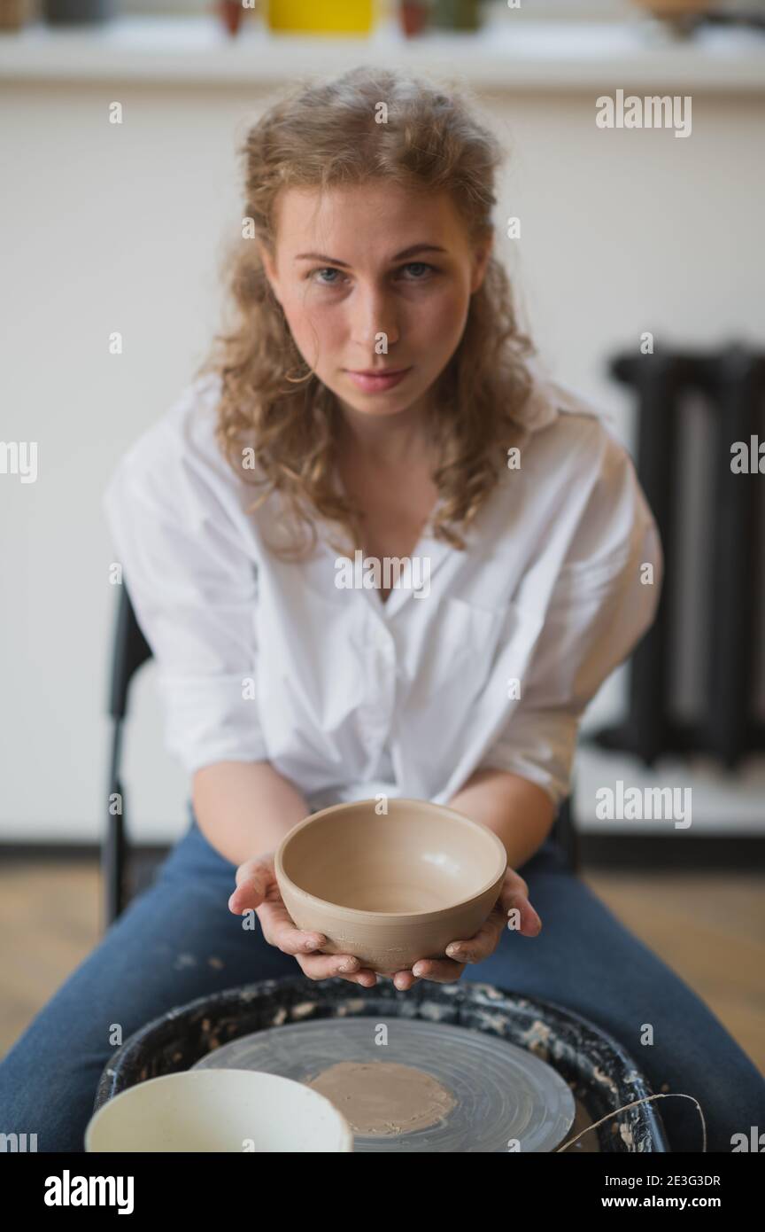 Female ceramist hi-res stock photography and images - Alamy