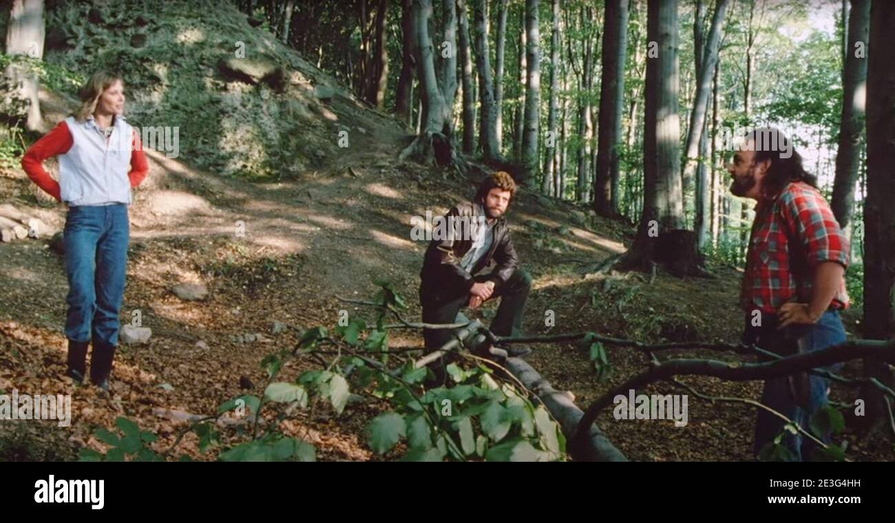 GRIZZLY II: REVENGE, (aka GRIZZLY II: THE PREDATOR), from left: Deborah ...