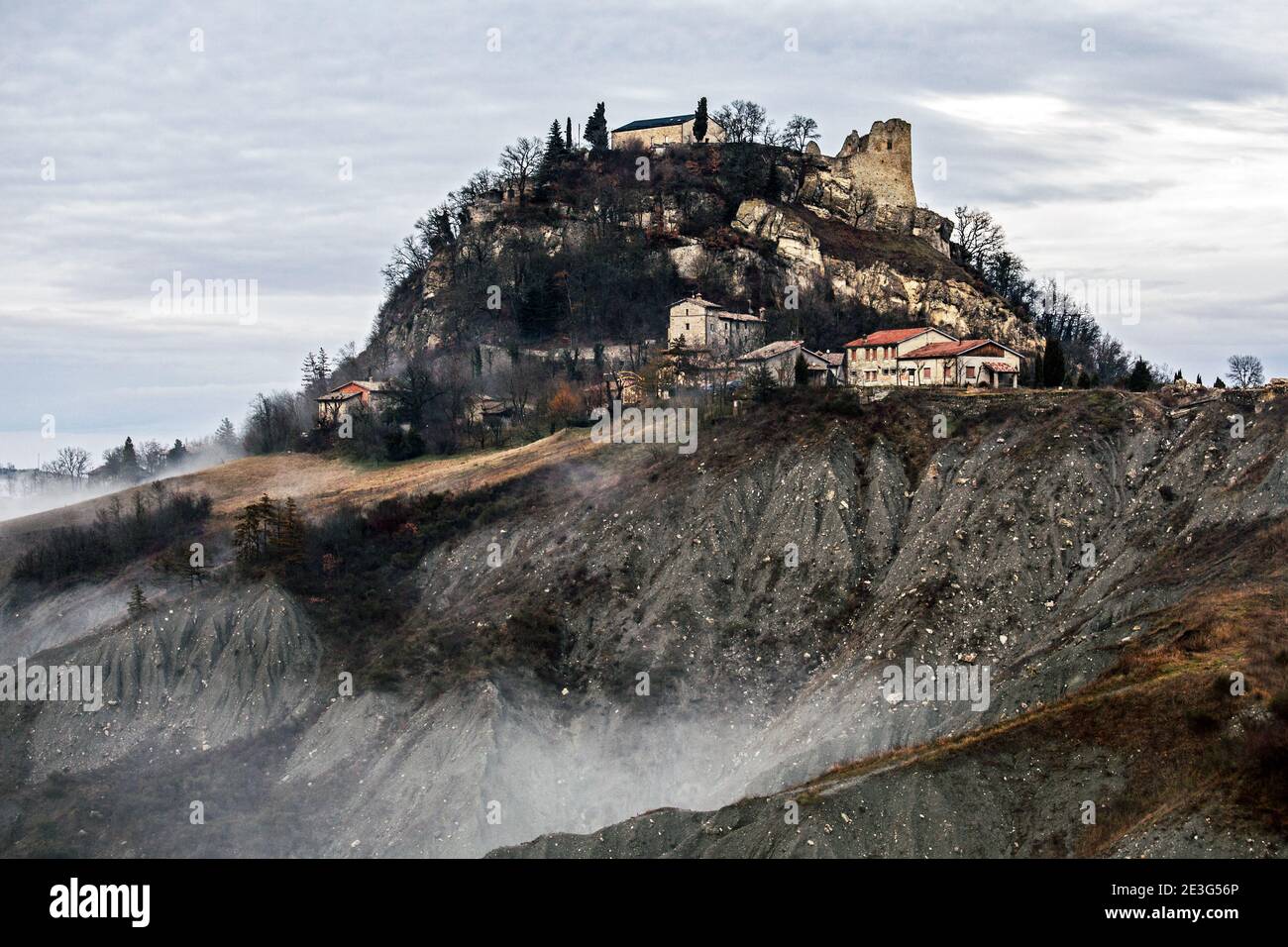 Canossa castle hi-res stock photography and images - Alamy