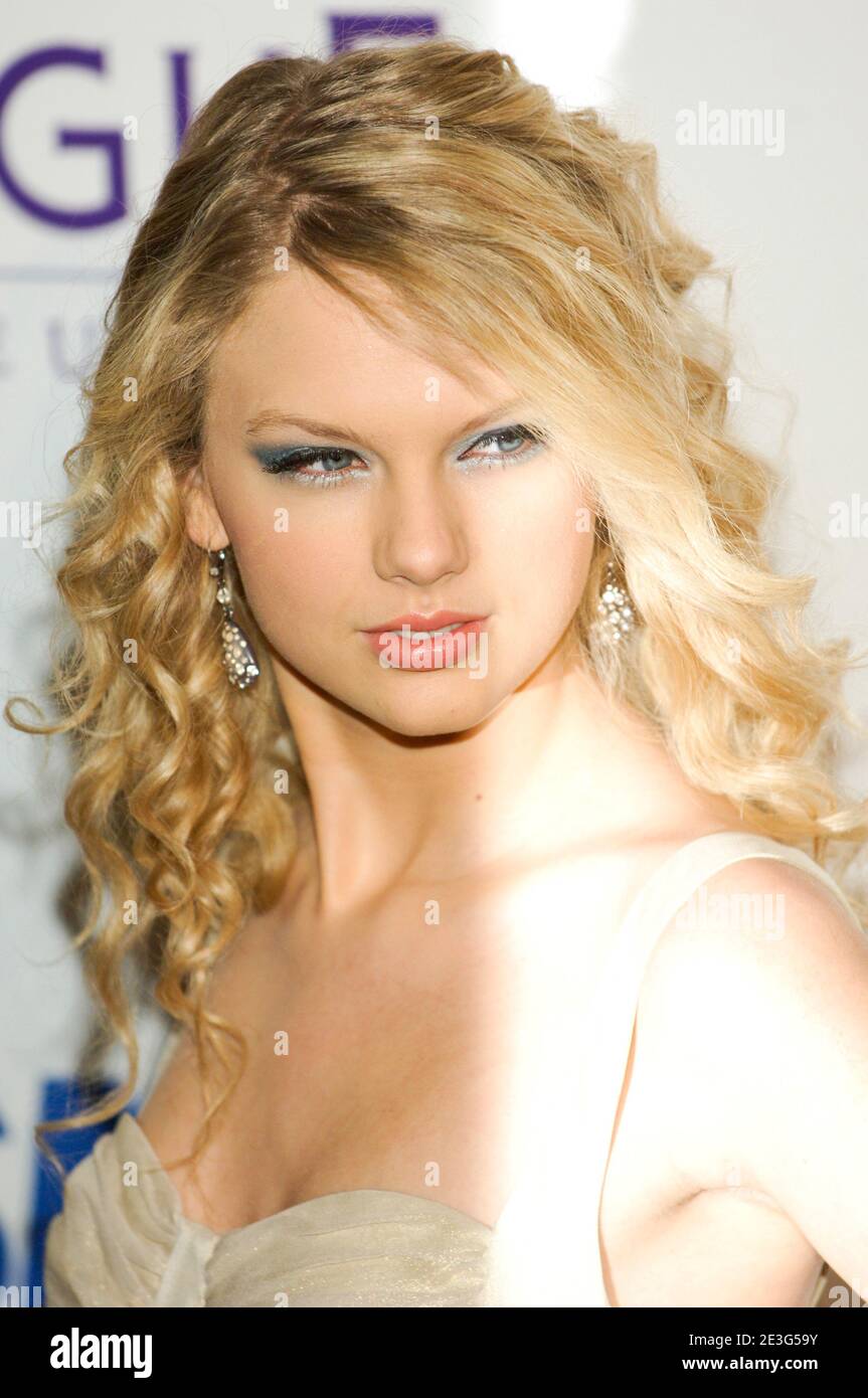 Taylor swift attend hi-res stock photography and images - Alamy