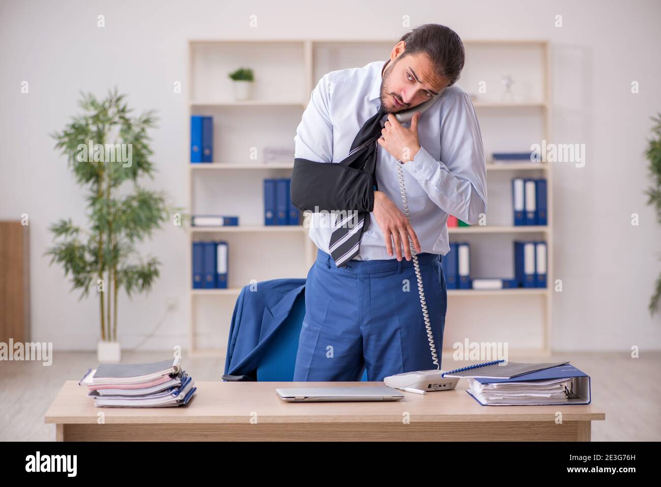 Arm sling worker hi-res stock photography and images - Alamy