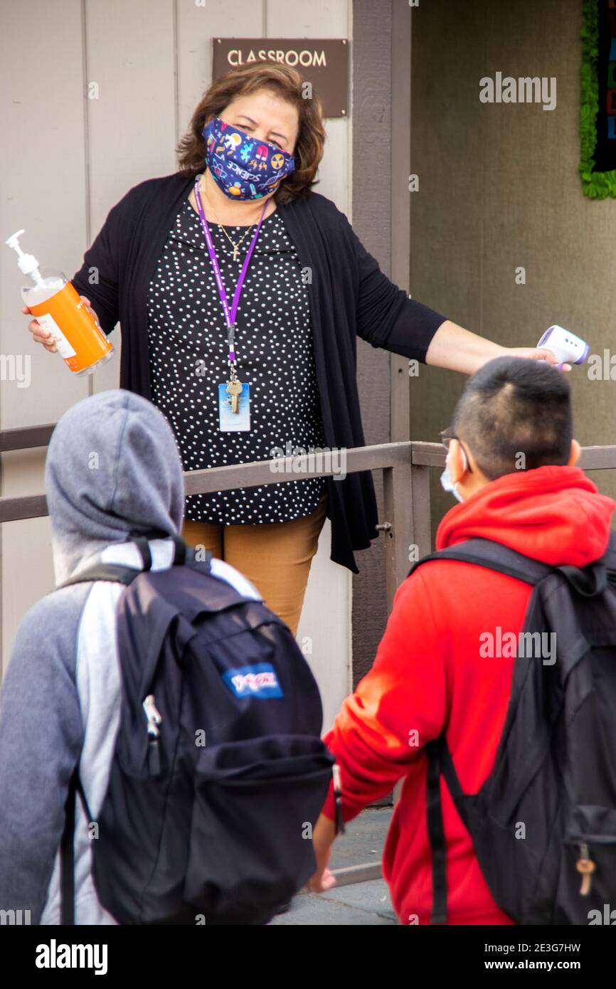Students arriving to class hi-res stock photography and images - Alamy