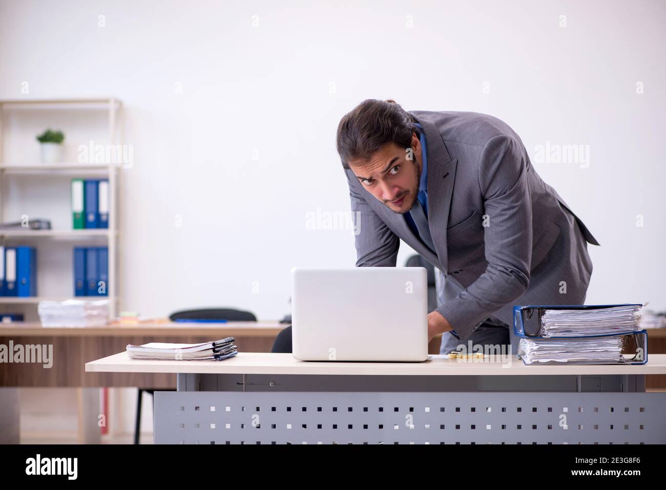 Reporting online scam hi-res stock photography and images - Alamy