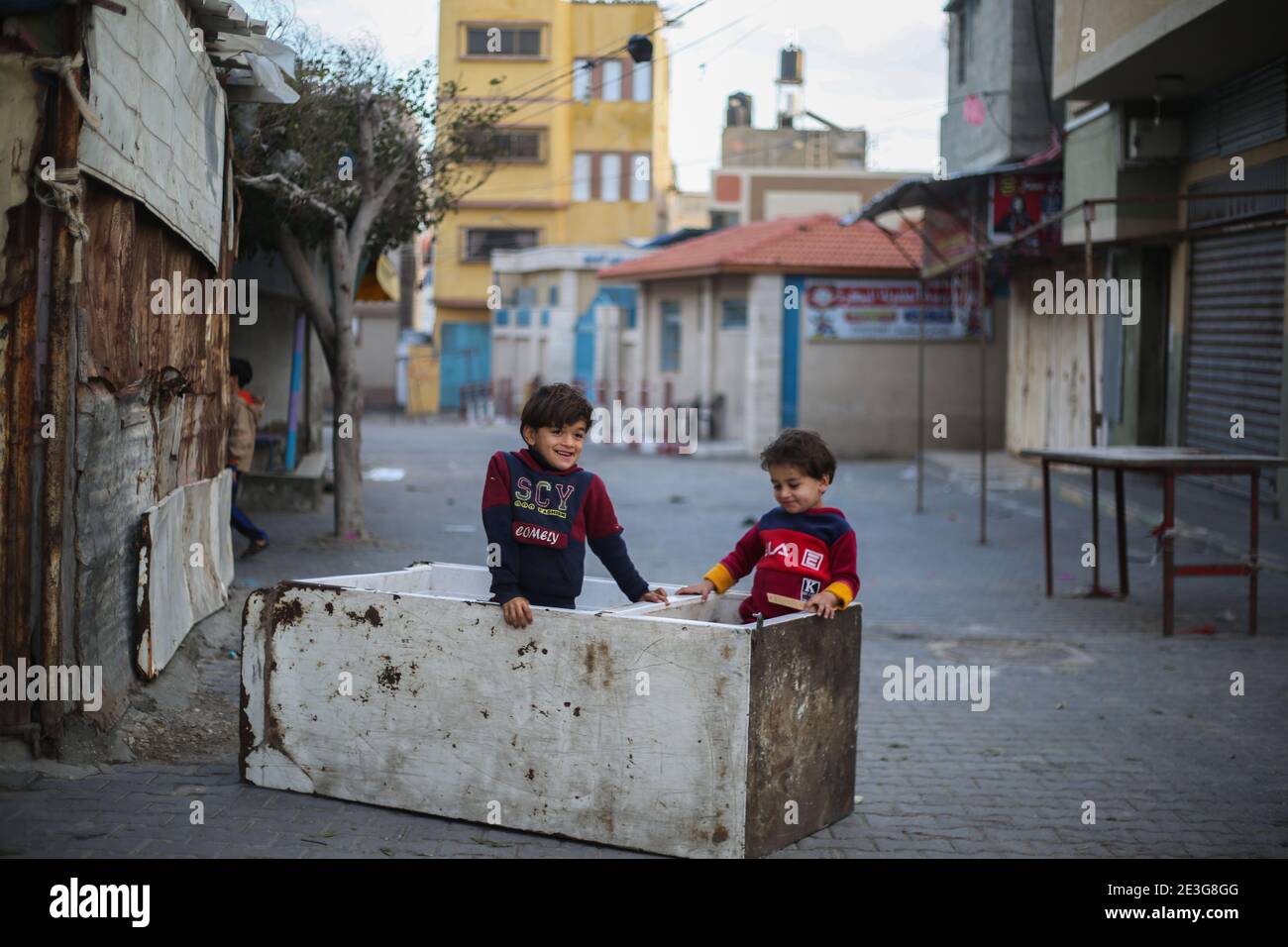Palestine children playing hi-res stock photography and images - Alamy