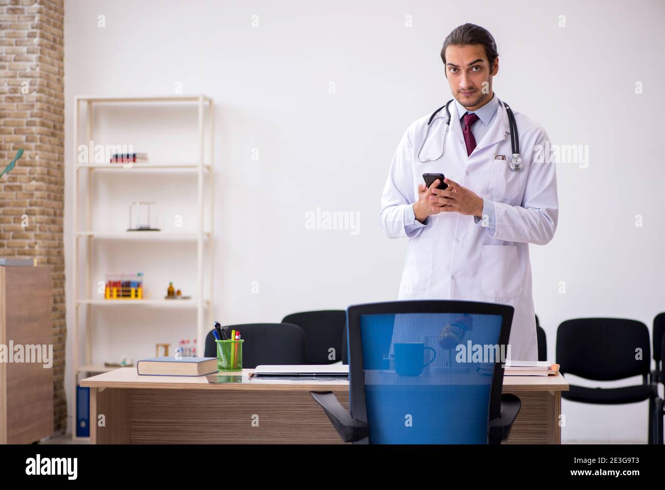Young doctor giving seminar in the classroom Stock Photo - Alamy