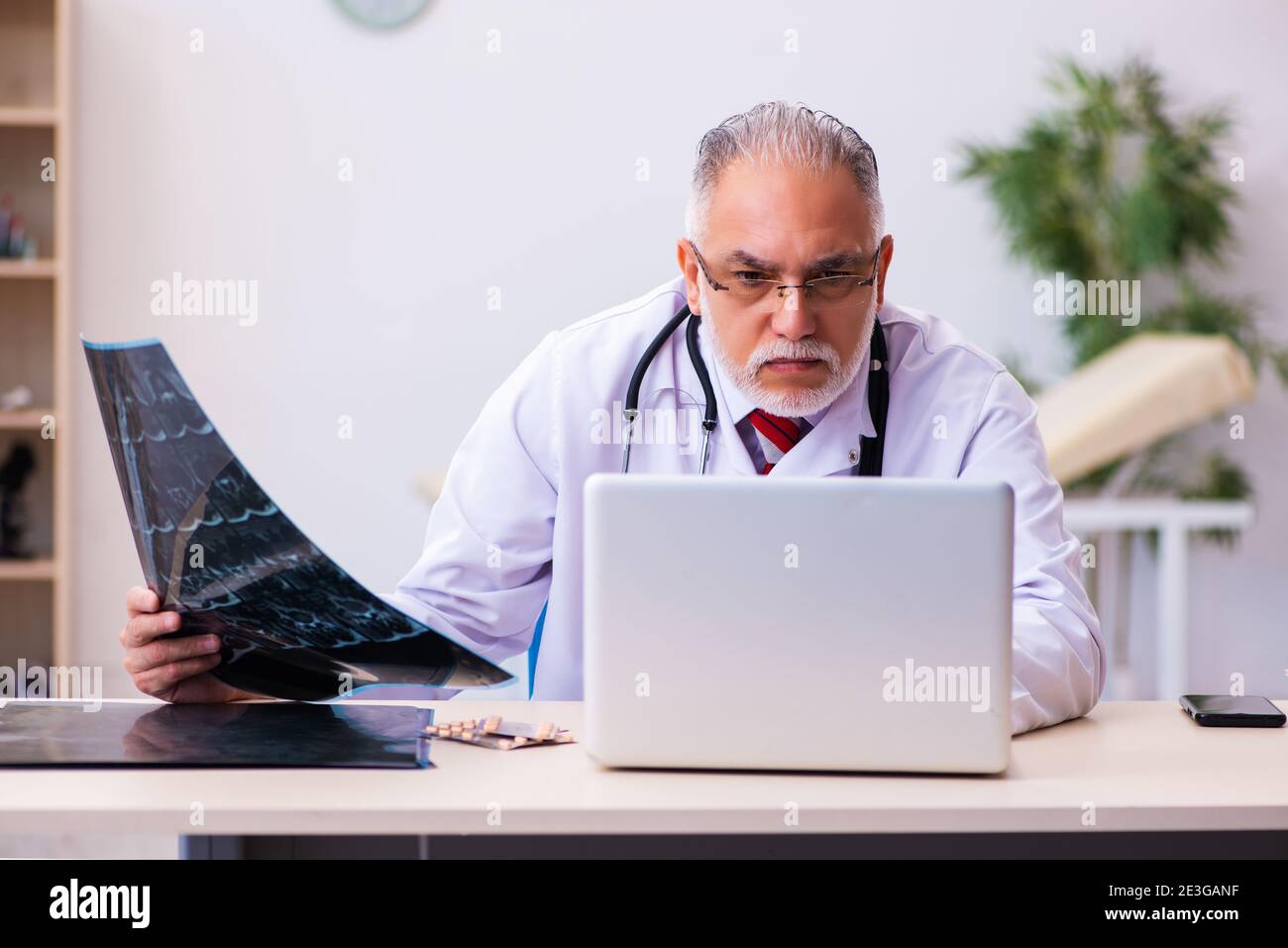 Old doctor radiologist working in the clinic Stock Photo - Alamy