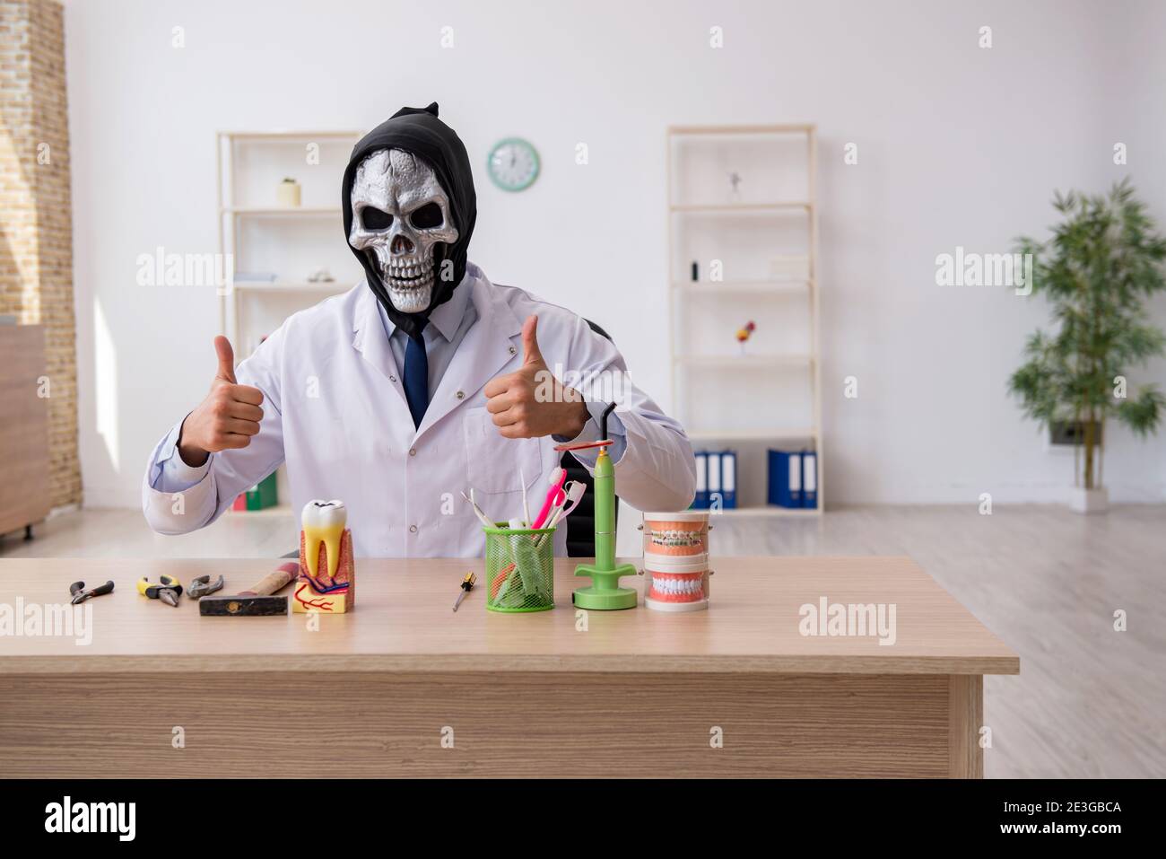 Demon dentist hi-res stock photography and images - Alamy
