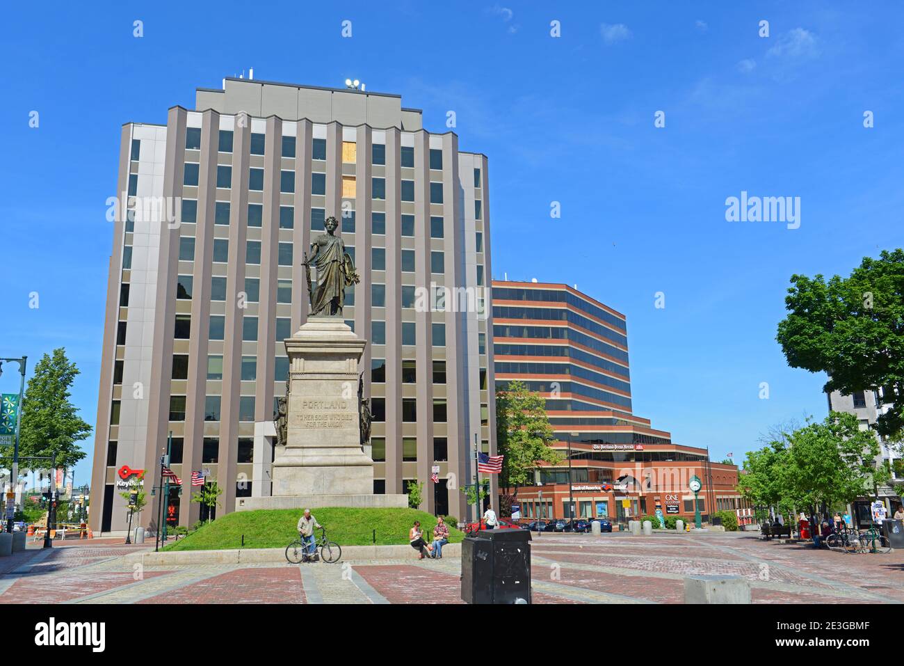 Our Lady of Victories statue on top of Portland Soldiers and Sailors ...