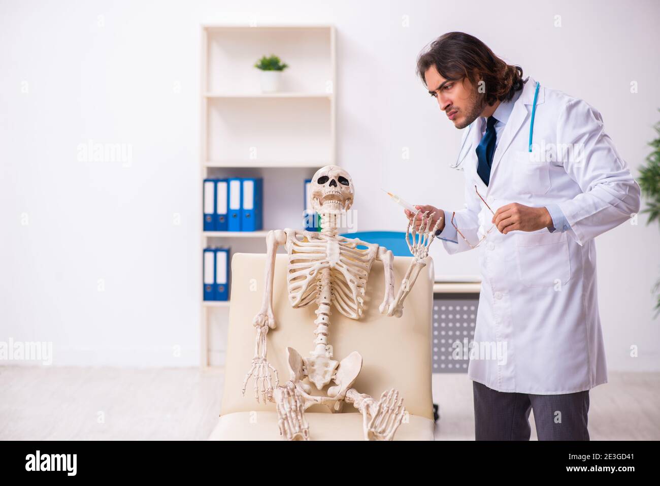 Physician an dead patient hi-res stock photography and images - Alamy