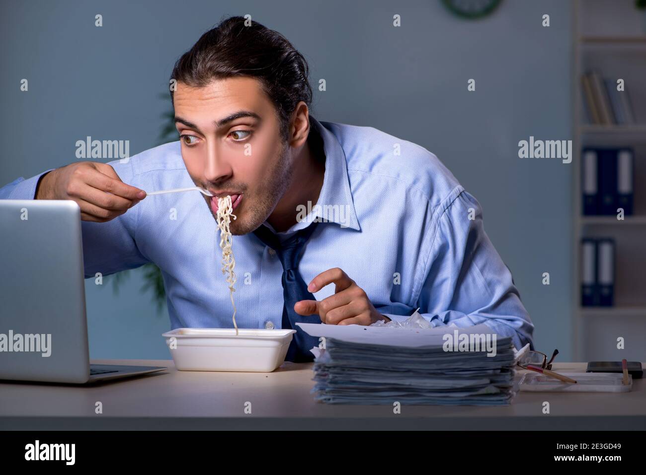 Work at night eat at desk hi-res stock photography and images - Alamy