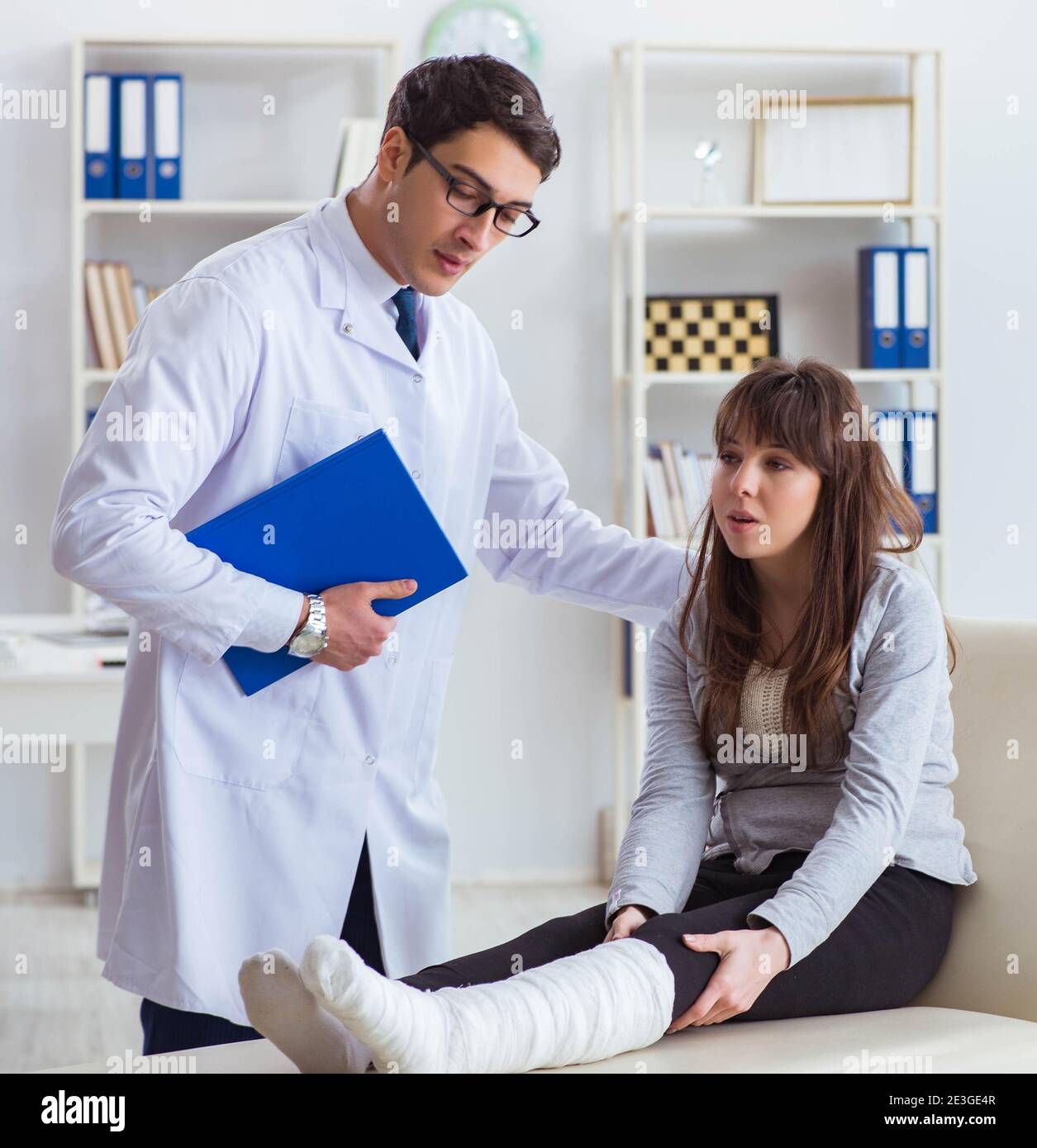 The doctor examining patient with broken leg Stock Photo - Alamy