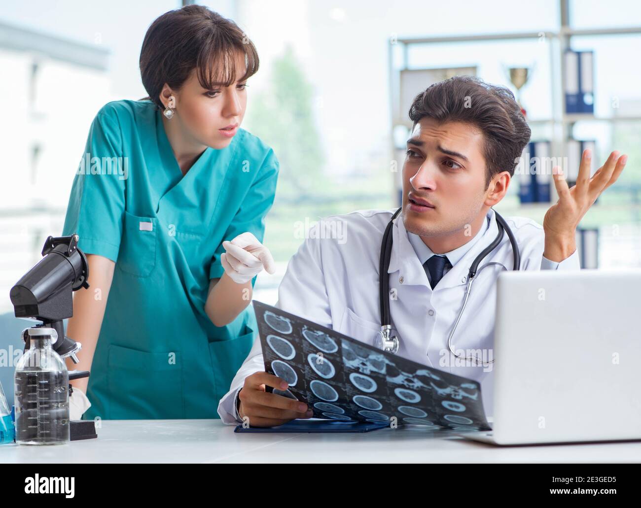 The two doctors discussing x-ray mri image in hospital Stock Photo - Alamy