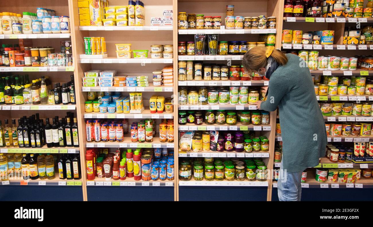 Sehnde, Germany. 12th Jan, 2021. Frauke Lehrke, market manager, sorts ...