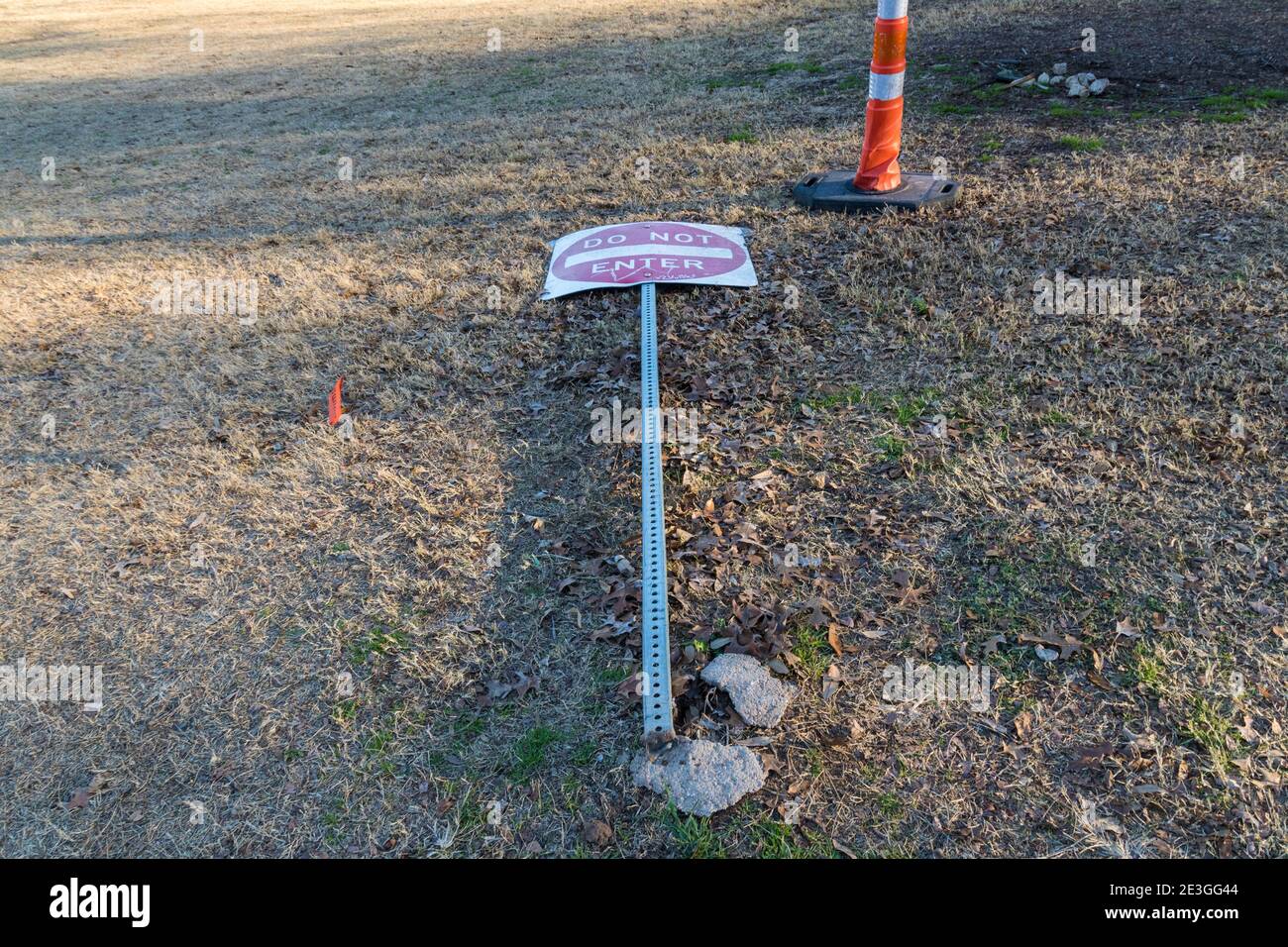 Broken Do Not Enter sign laying on the ground Stock Photo - Alamy