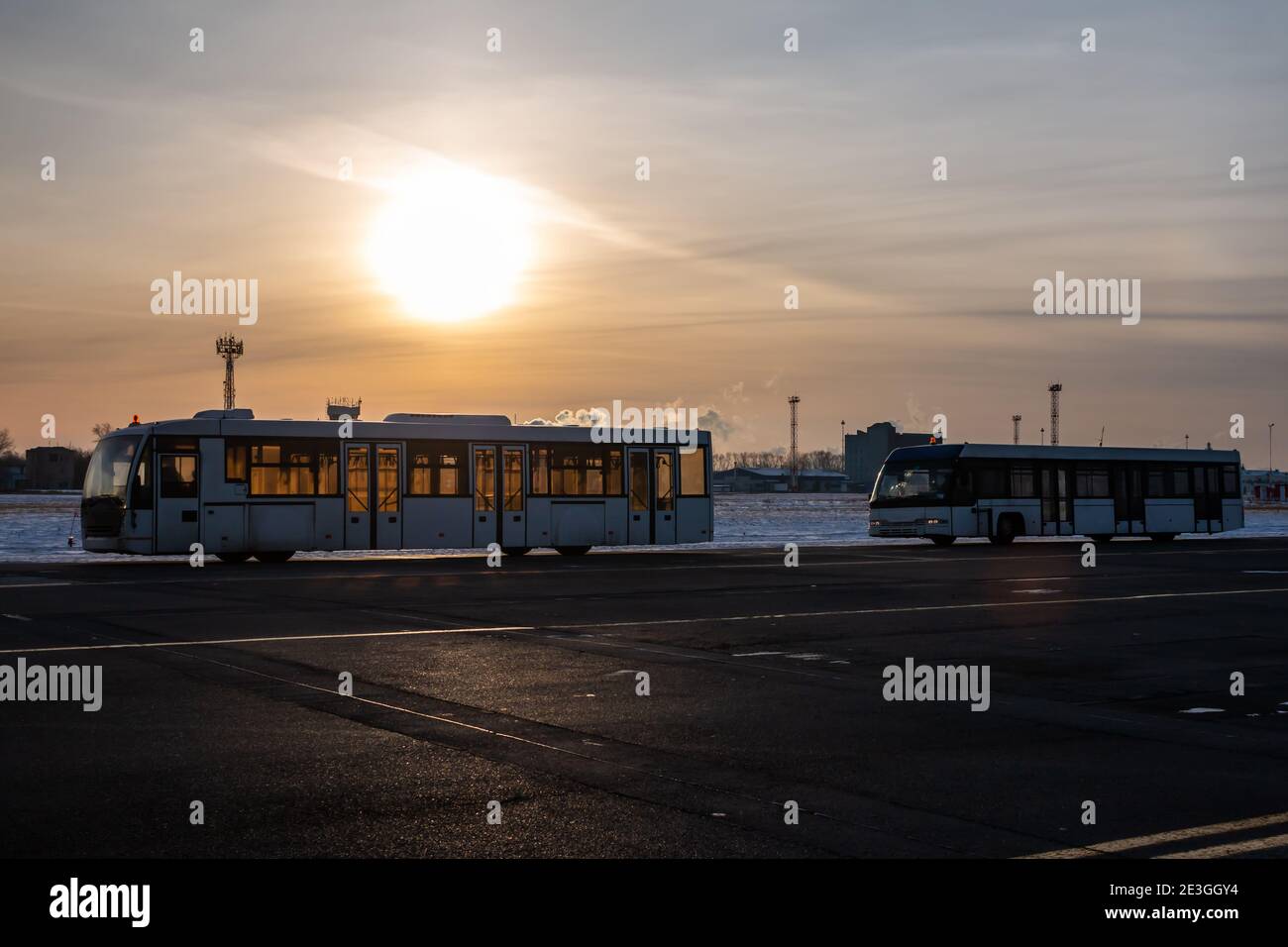 Airside transfer bus hi-res stock photography and images - Alamy