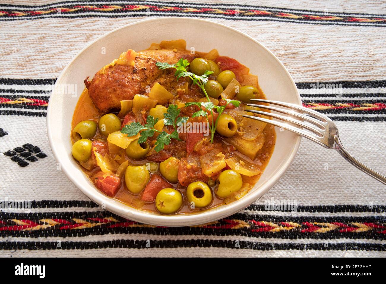 Traditional tagine plate with chicken, lemon and olive Stock Photo - Alamy
