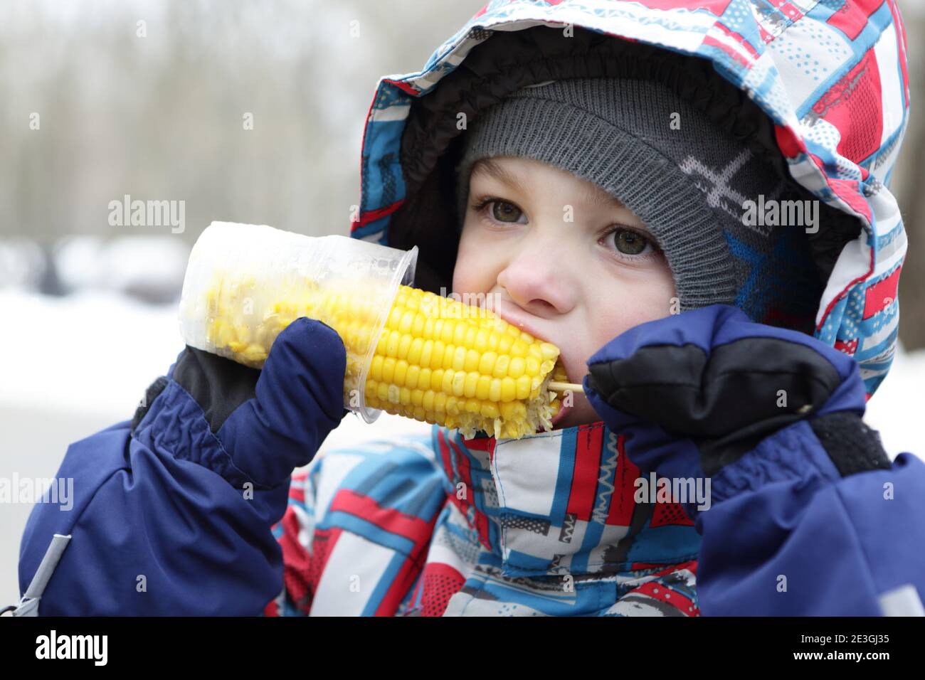 Cute kid eating corn hi-res stock photography and images - Alamy