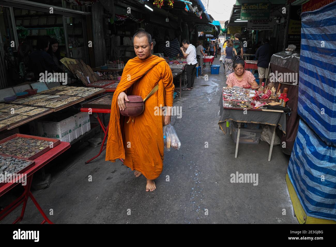 Monk monks begging monk hi-res stock photography and images - Alamy