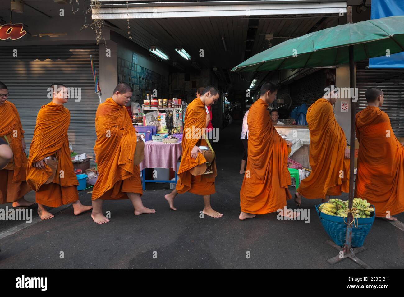Morning begging alms buddhist monks hi-res stock photography and images ...