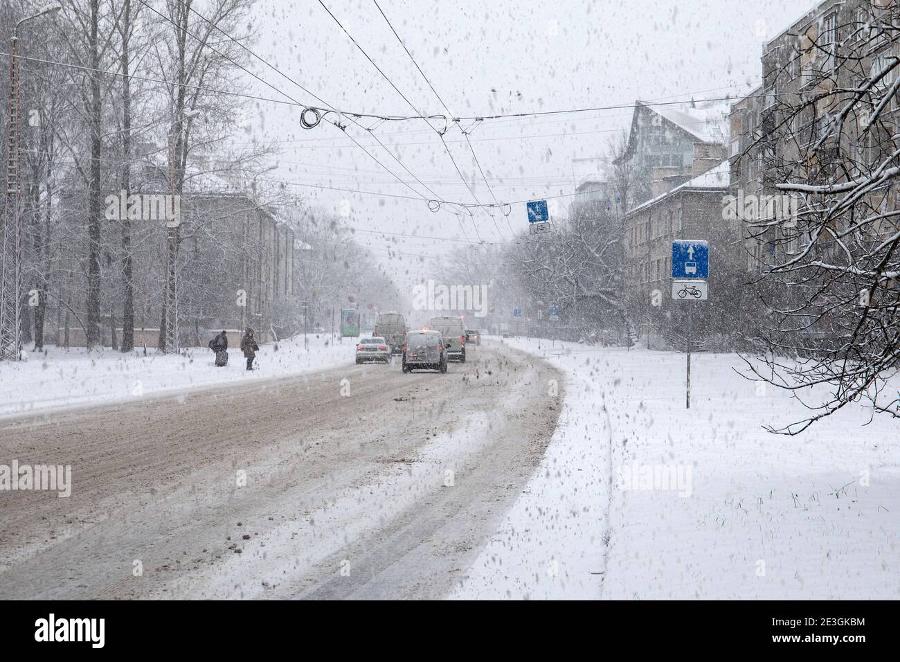 Snowstorm in the city. Snowy roads and sidewalks Stock Photo - Alamy
