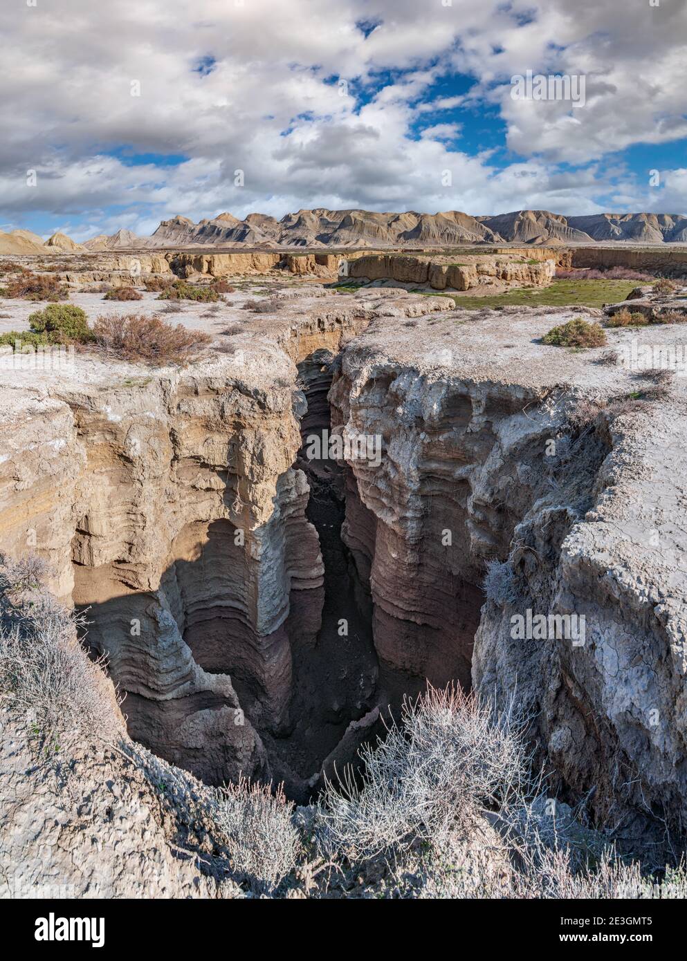 Formation of earth quake hi-res stock photography and images - Alamy