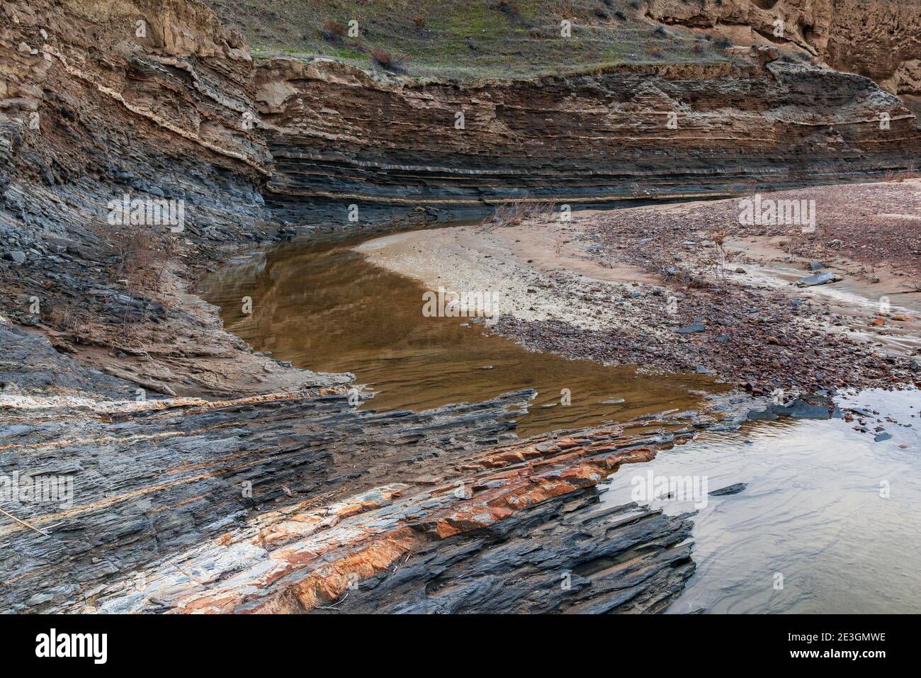 Sedimentary rock layers horizontal hi-res stock photography and images ...
