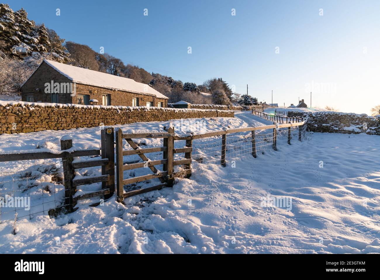 Gate and footpath in the snow Stock Photo - Alamy