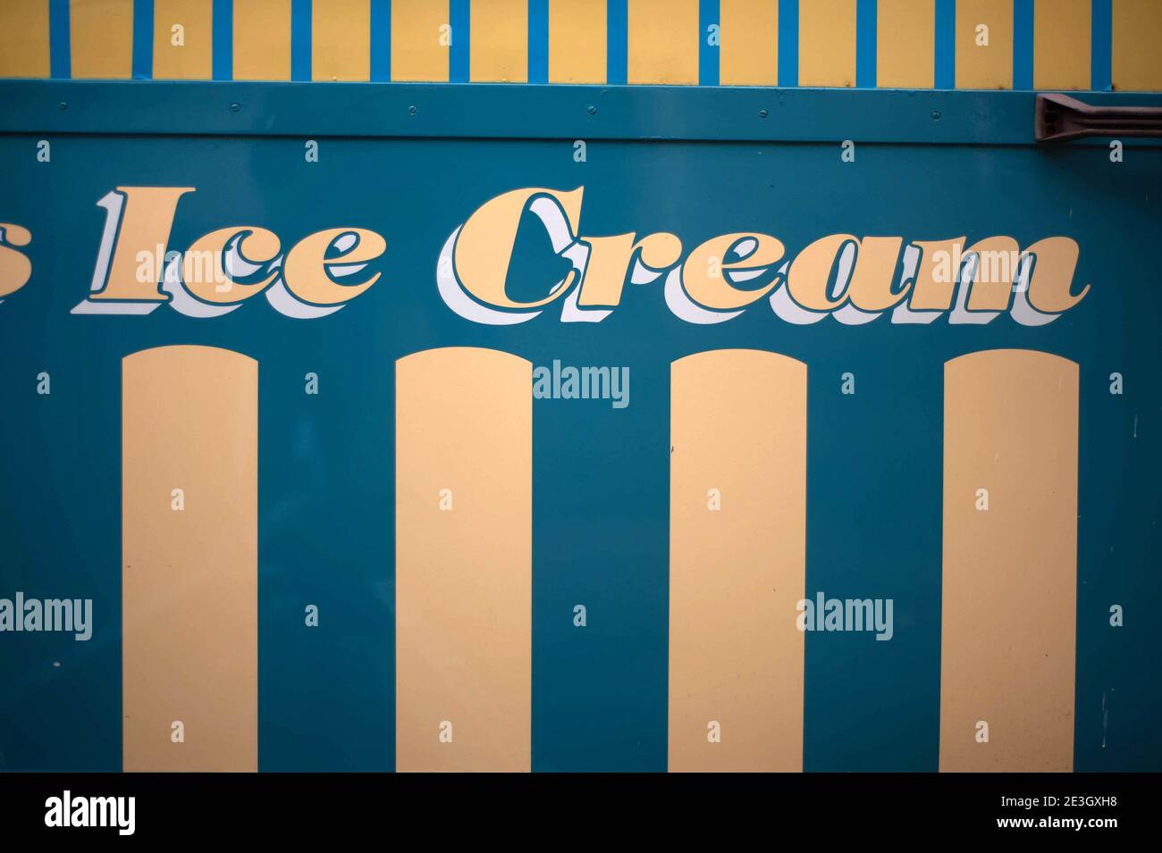 Sign lemon ice cream hi-res stock photography and images - Alamy