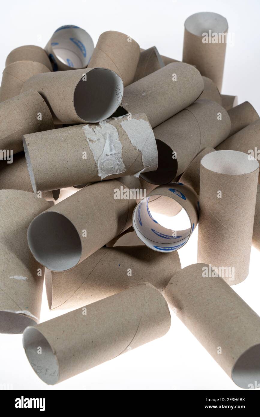 Pile, mountain of empty, used toilet paper rolls Stock Photo - Alamy