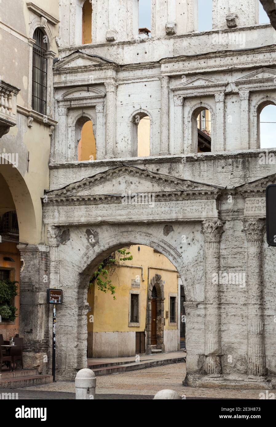 Porta Borsari - ancient Roman gate in Verona, Italy Stock Photo - Alamy