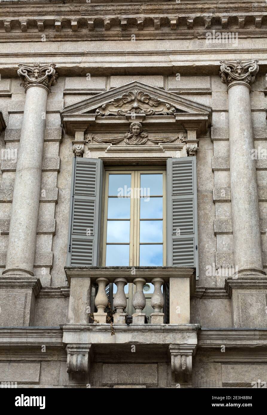 Ornamental window of Palazzo Maffei in Verona. Italy Stock Photo - Alamy
