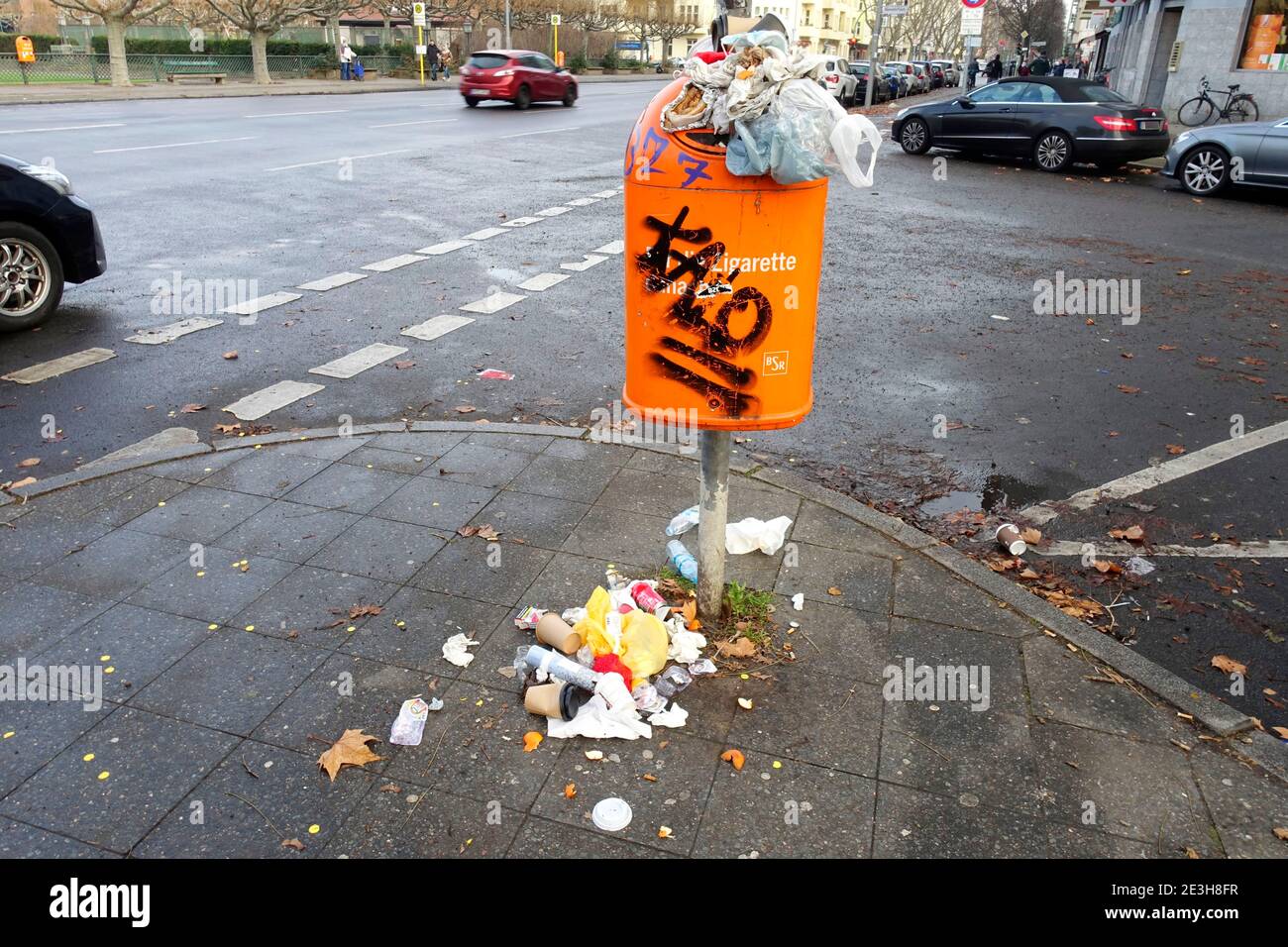 Trash on the streets and parks in Berlin, Germany Stock Photo - Alamy