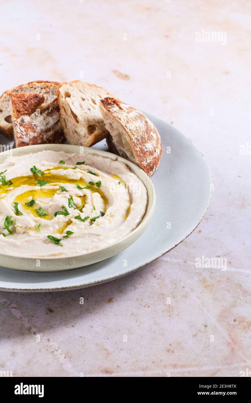 Cannellini bean dip hi-res stock photography and images - Alamy