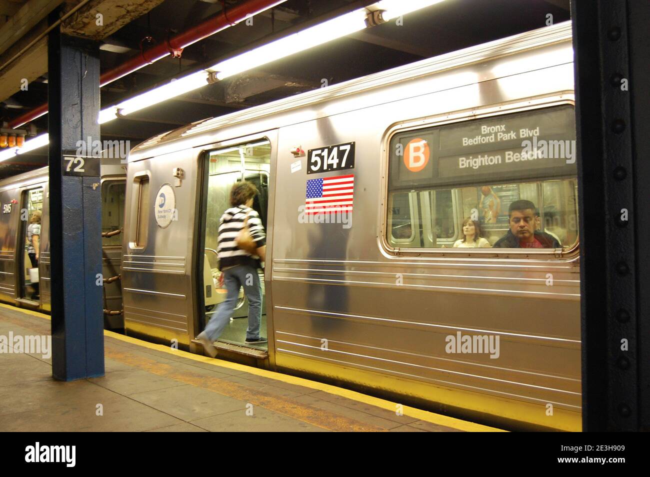 train on sub way in New York USA Stock Photo - Alamy