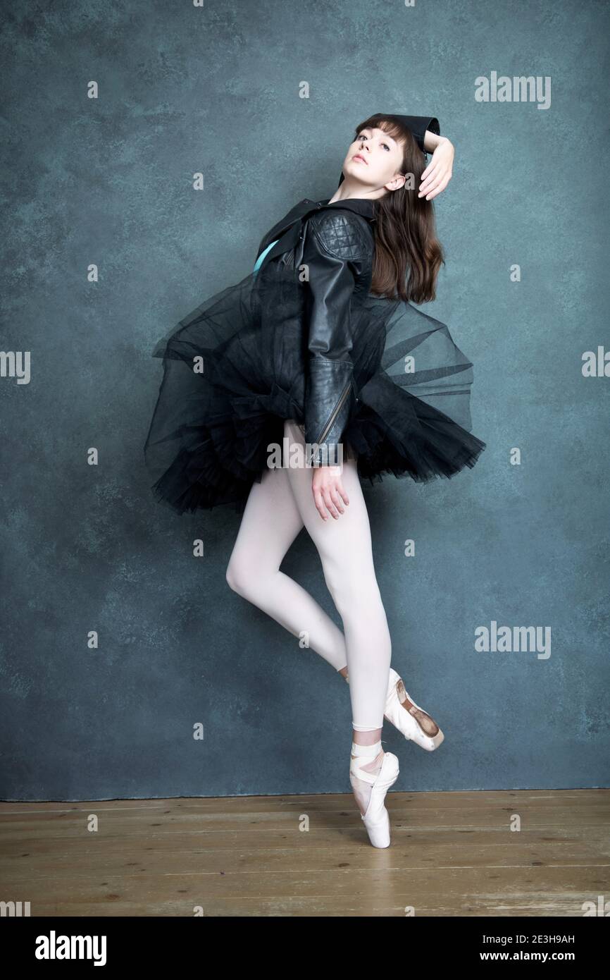 Ballerina with long legs Stock Photo - Alamy