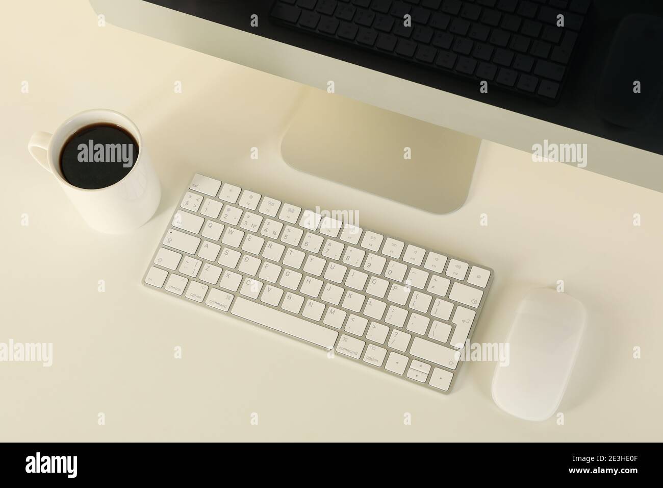 Minimalist workspace hi-res stock photography and images - Alamy
