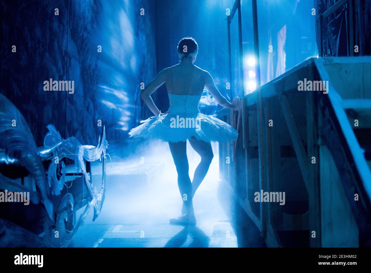 Backstage theatre wings hi-res stock photography and images - Alamy