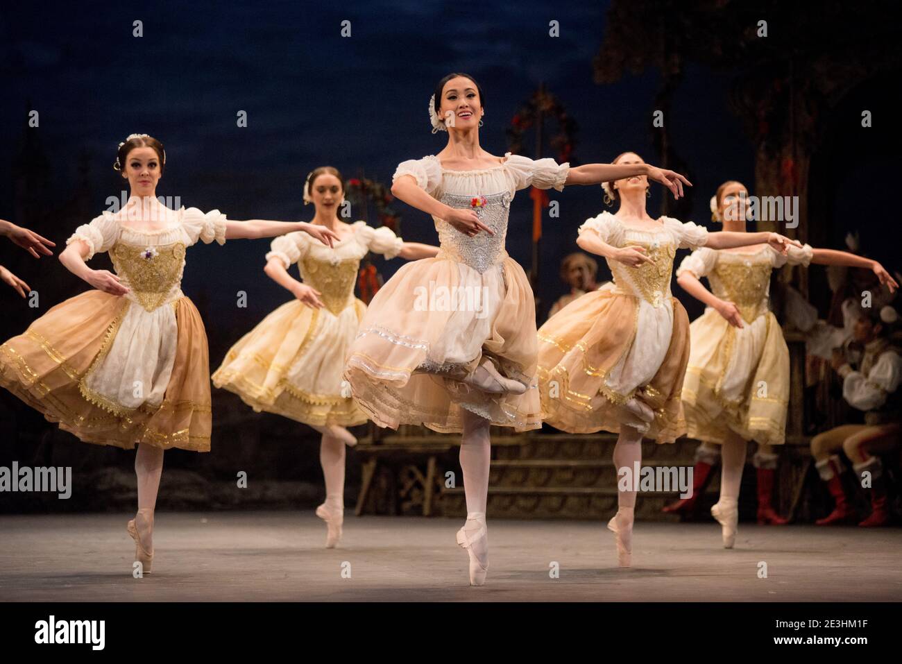 Ballet dancers synchronised Stock Photo - Alamy