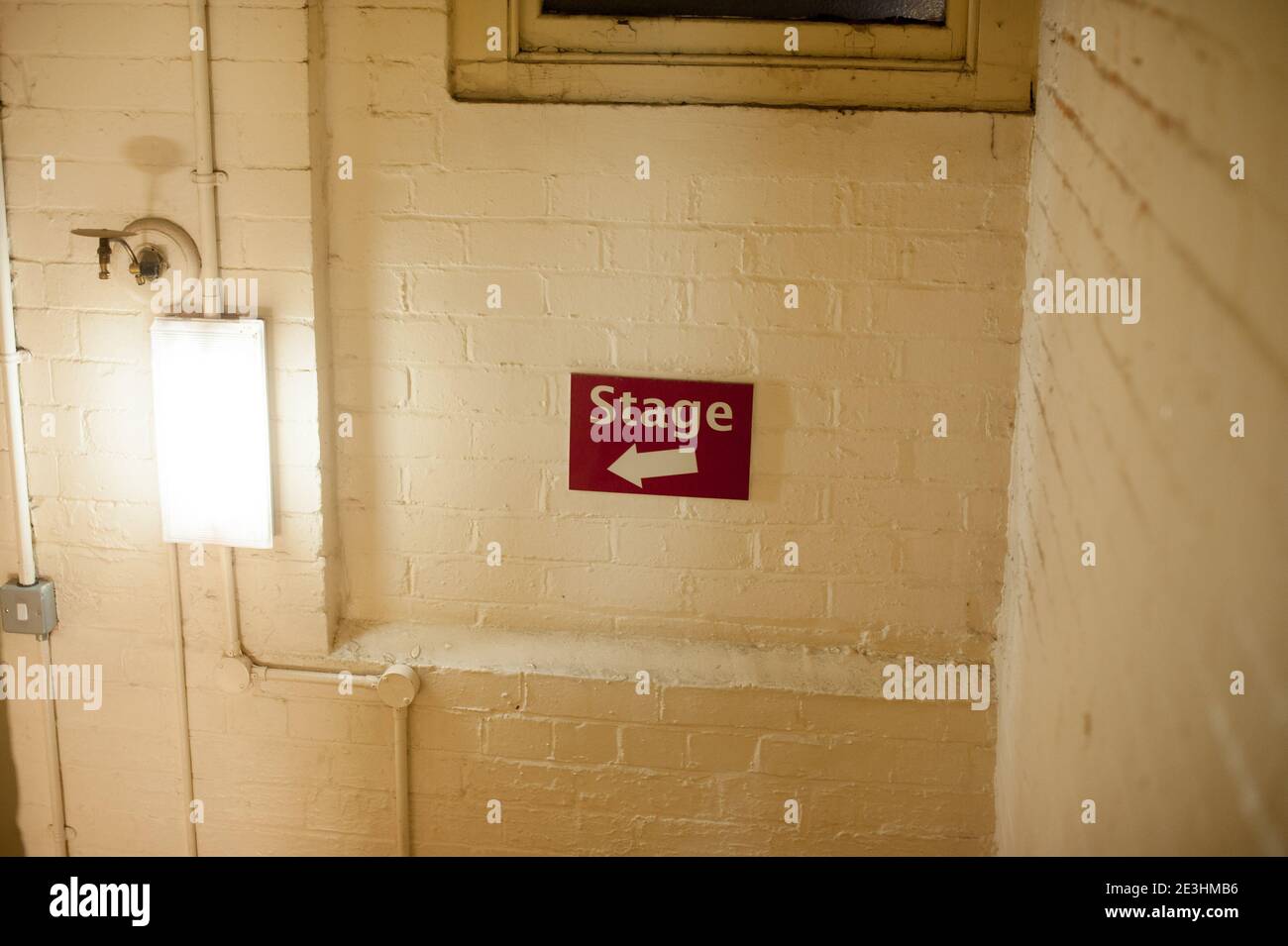 Theatre backstage sign hi-res stock photography and images - Alamy